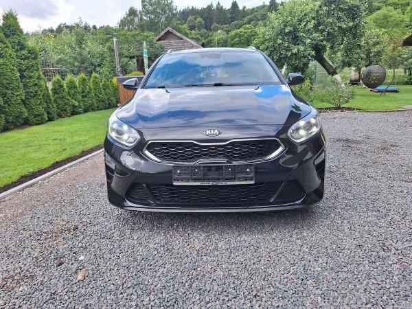 Black Kia Ceed 2021 in Kaunas, with an engine capacity of 1.60 L and mileage of 150 thousand km for 11800 €, photo 1 on AUTOMOTO.COM.LV