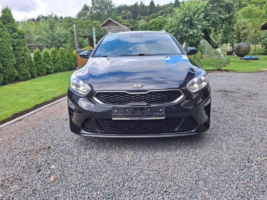 Black Kia Ceed 2021 in Kaunas, with an engine capacity of 1.60 L and mileage of 150 thousand km for 11800 €, photo 1 on AUTOMOTO.COM.LV