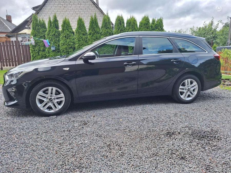 Black Kia Ceed 2021 in Kaunas, with an engine capacity of 1.60 L and mileage of 150 thousand km for 11800 €, photo 4 on AUTOMOTO.COM.LV