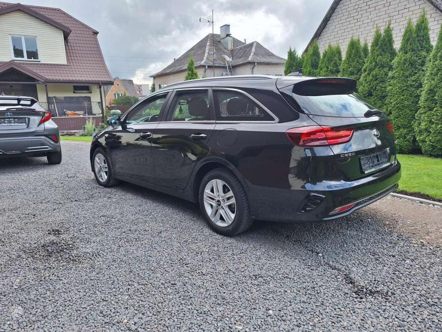 Black Kia Ceed 2021 in Kaunas, with an engine capacity of 1.60 L and mileage of 150 thousand km for 11800 €, photo 5 on AUTOMOTO.COM.LV