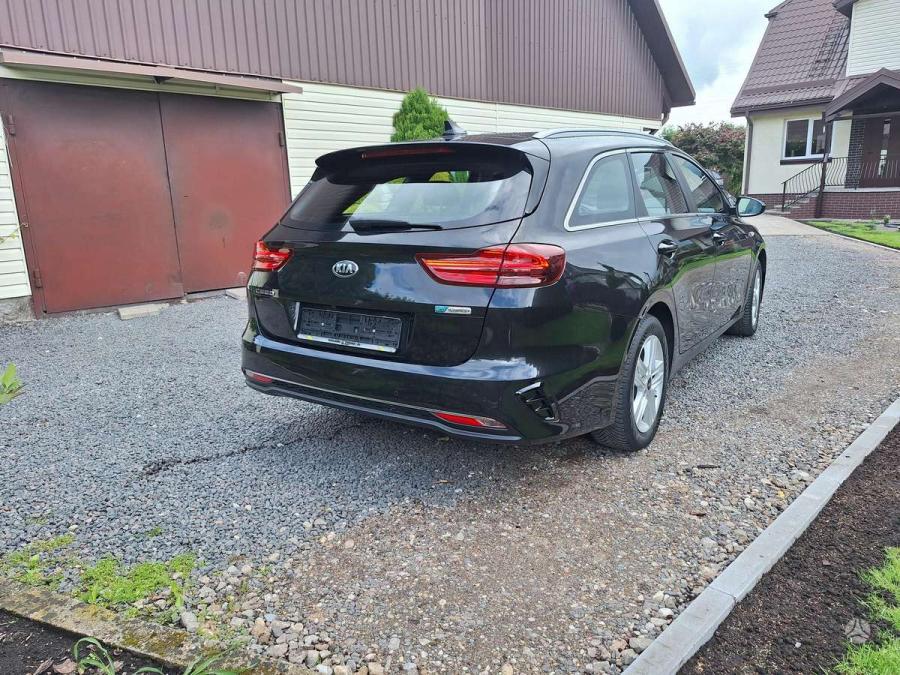 Black Kia Ceed 2021 in Kaunas, with an engine capacity of 1.60 L and mileage of 150 thousand km for 11800 €, photo 7 on AUTOMOTO.COM.LV