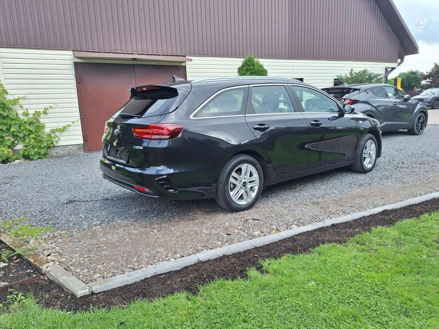 Black Kia Ceed 2021 in Kaunas, with an engine capacity of 1.60 L and mileage of 150 thousand km for 11800 €, photo 8 on AUTOMOTO.COM.LV