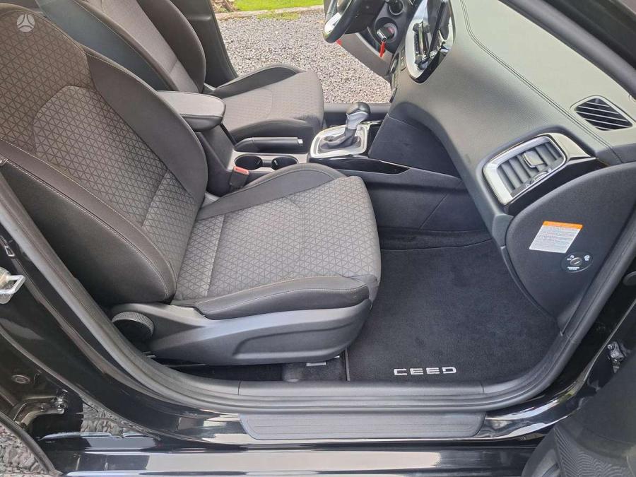 Black Kia Ceed 2021 in Kaunas, with an engine capacity of 1.60 L and mileage of 150 thousand km for 11800 €, photo 23 on AUTOMOTO.COM.LV