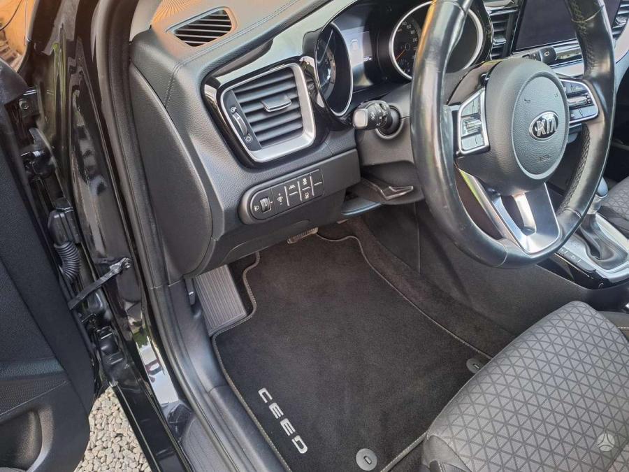 Black Kia Ceed 2021 in Kaunas, with an engine capacity of 1.60 L and mileage of 150 thousand km for 11800 €, photo 28 on AUTOMOTO.COM.LV