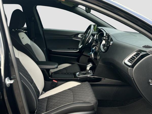 Black Kia Ceed 2021 in Parnu, with an engine capacity of 1.40 L and mileage of 104 thousand km for 17950 €, photo 6 on AUTOMOTO.COM.LV