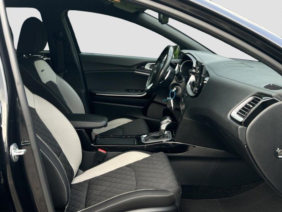 Black Kia Ceed 2021 in Parnu, with an engine capacity of 1.40 L and mileage of 104 thousand km for 17950 €, photo 6 on AUTOMOTO.COM.LV