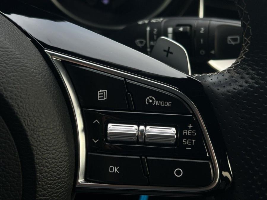 Black Kia Ceed 2021 in Parnu, with an engine capacity of 1.40 L and mileage of 104 thousand km for 17950 €, photo 15 on AUTOMOTO.COM.LV