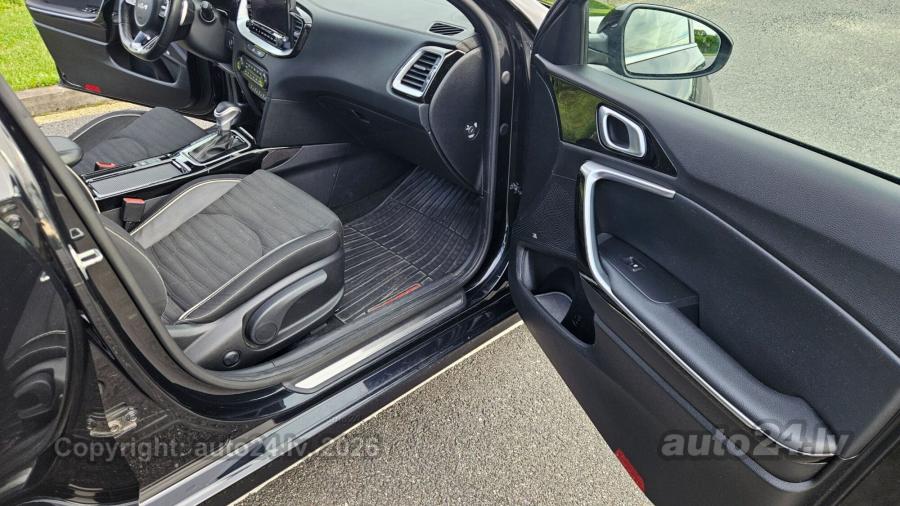 Black Kia Ceed 2021 in Tallinn, with an engine capacity of 1.50 L and mileage of 72 thousand km for 17900 €, photo 12 on AUTOMOTO.COM.LV