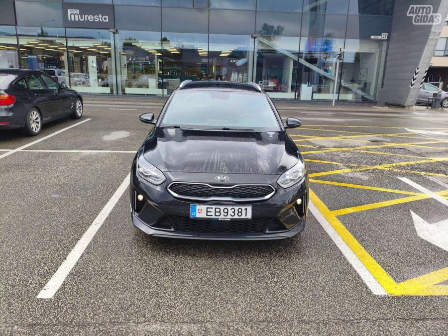 Black Kia Ceed 2021 in Vilnius, with an engine capacity of 1.60 L and mileage of 155 thousand km for 15200 €, photo 1 on AUTOMOTO.COM.LV