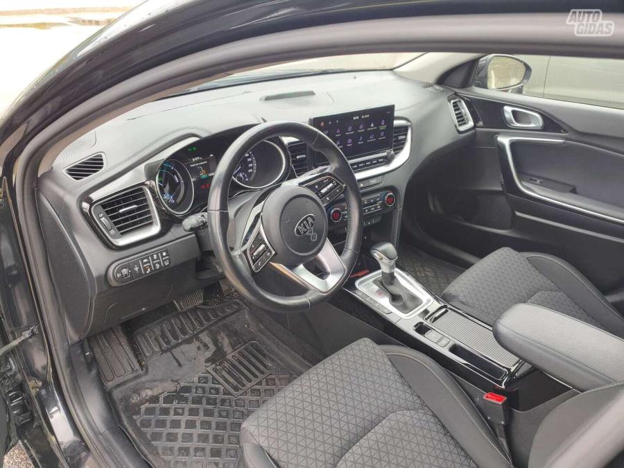 Black Kia Ceed 2021 in Vilnius, with an engine capacity of 1.60 L and mileage of 155 thousand km for 15200 €, photo 6 on AUTOMOTO.COM.LV