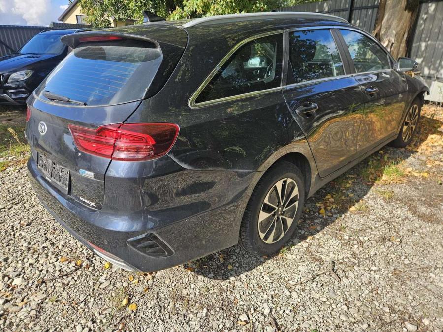Black Kia Ceed 2021 in Siauliai, with an engine capacity of 1.60 L and mileage of 60 thousand km for 7600 €, photo 1 on AUTOMOTO.COM.LV