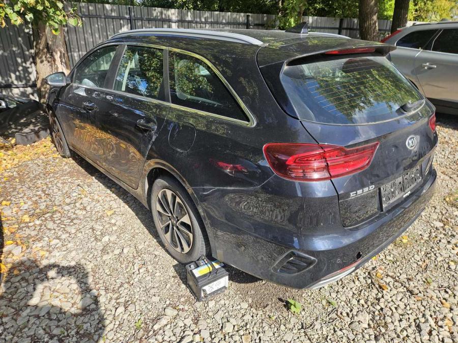 Black Kia Ceed 2021 in Siauliai, with an engine capacity of 1.60 L and mileage of 60 thousand km for 7600 €, photo 3 on AUTOMOTO.COM.LV