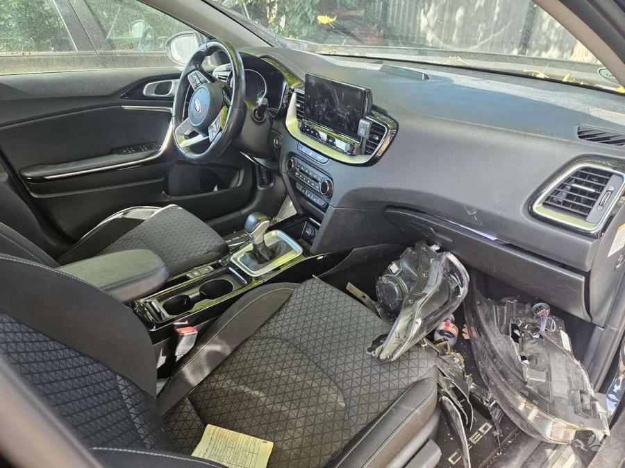 Black Kia Ceed 2021 in Siauliai, with an engine capacity of 1.60 L and mileage of 60 thousand km for 7600 €, photo 6 on AUTOMOTO.COM.LV