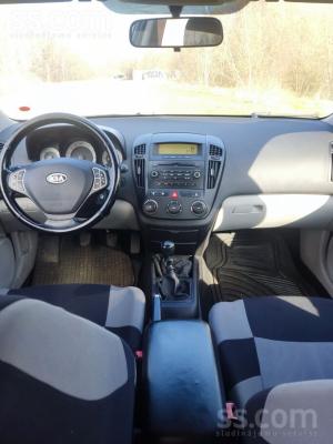 Blue Kia Ceed 2007 in Riga, with an engine capacity of 1.60 L and mileage of 281 thousand km for 1550 €, photo 5 on AUTOMOTO.COM.LV