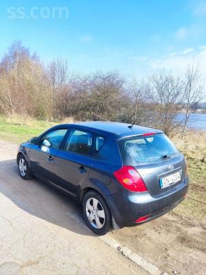Blue Kia Ceed 2007 in Riga, with an engine capacity of 1.60 L and mileage of 281 thousand km for 1550 €, photo 6 on AUTOMOTO.COM.LV
