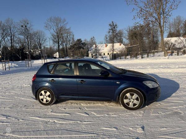 Blue Kia Ceed 2008 in Kaunas, with an engine capacity of 1.40 L and mileage of 220 thousand km for 1450 €, photo 2 on AUTOMOTO.COM.LV