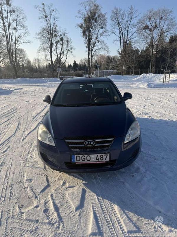 Blue Kia Ceed 2008 in Kaunas, with an engine capacity of 1.40 L and mileage of 220 thousand km for 1450 €, photo 4 on AUTOMOTO.COM.LV