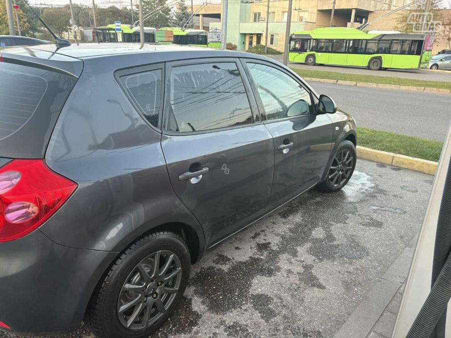 Blue Kia Ceed 2009 in Kaunas, with an engine capacity of 1.40 L and mileage of 228 thousand km for 1250 €, photo 5 on AUTOMOTO.COM.LV