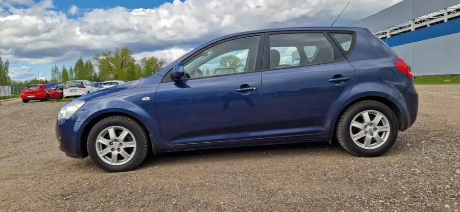Blue Kia Ceed 2009 in Daugavpils, with an engine capacity of 1.60 L and mileage of 286 thousand km for 2250 €, photo 3 on AUTOMOTO.COM.LV