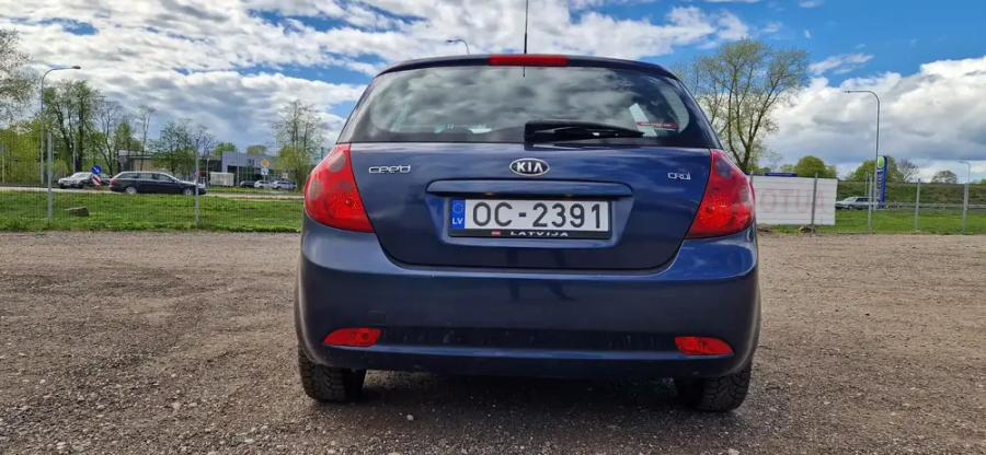 Blue Kia Ceed 2009 in Daugavpils, with an engine capacity of 1.60 L and mileage of 286 thousand km for 2250 €, photo 5 on AUTOMOTO.COM.LV