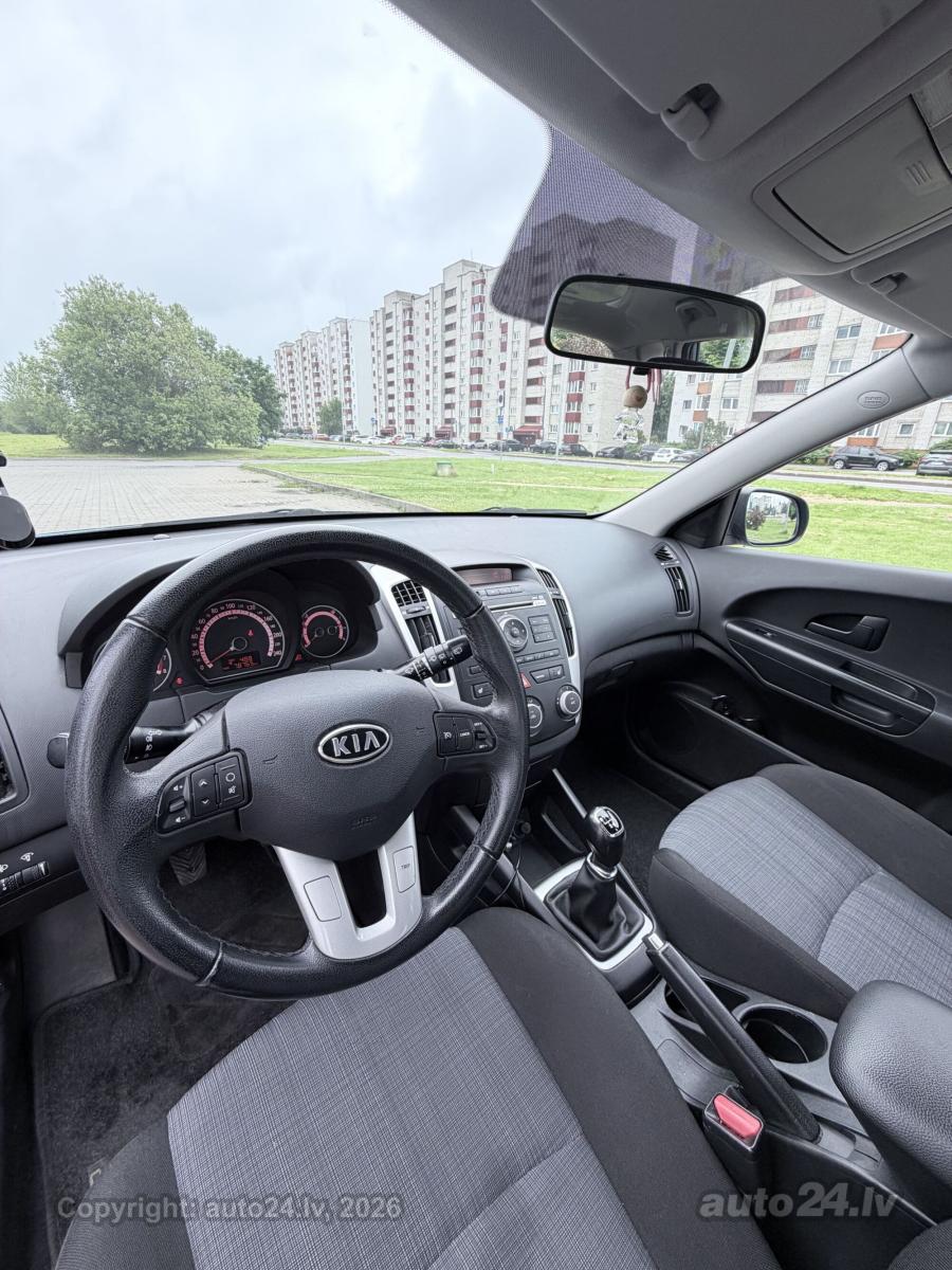 Blue Kia Ceed 2010 in Tallinn, with an engine capacity of 1.40 L and mileage of 79 thousand km for 3800 €, photo 7 on AUTOMOTO.COM.LV