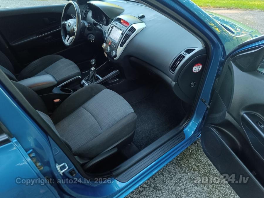Blue Kia Ceed 2010 in Saue, with an engine capacity of 1.40 L and mileage of 135 thousand km for 3100 €, photo 7 on AUTOMOTO.COM.LV