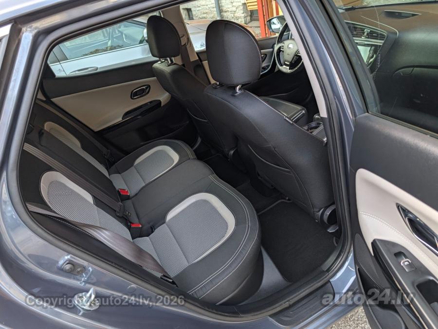 Blue Kia Ceed 2017 in Tallinn, with an engine capacity of 1.60 L and mileage of 93 thousand km for 11900 €, photo 13 on AUTOMOTO.COM.LV