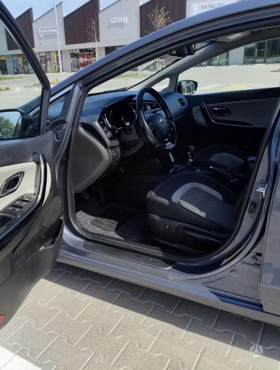 Blue Kia Ceed 2018 in Vilnius, with an engine capacity of 1.60 L and mileage of 185 thousand km for 7500 €, photo 8 on AUTOMOTO.COM.LV