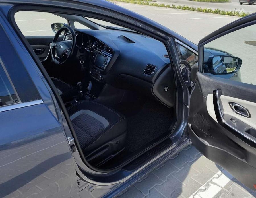 Blue Kia Ceed 2018 in Vilnius, with an engine capacity of 1.60 L and mileage of 185 thousand km for 7500 €, photo 12 on AUTOMOTO.COM.LV