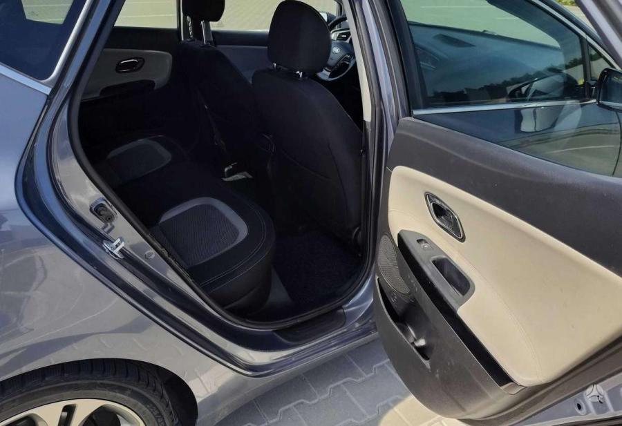 Blue Kia Ceed 2018 in Vilnius, with an engine capacity of 1.60 L and mileage of 185 thousand km for 7500 €, photo 13 on AUTOMOTO.COM.LV