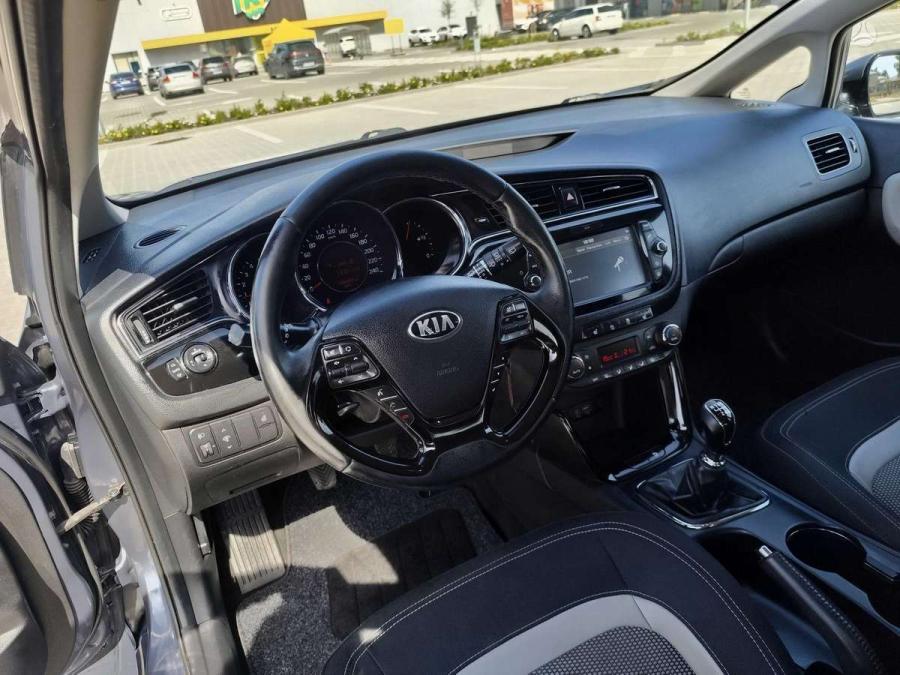 Blue Kia Ceed 2018 in Vilnius, with an engine capacity of 1.60 L and mileage of 185 thousand km for 7500 €, photo 14 on AUTOMOTO.COM.LV