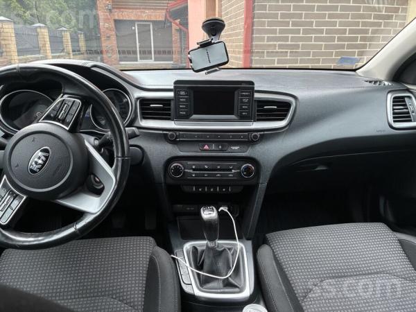 Blue Kia Ceed 2019 in Jelgava, with an engine capacity of 1.60 L and mileage of 170 thousand km for 7900 €, photo 1 on AUTOMOTO.COM.LV