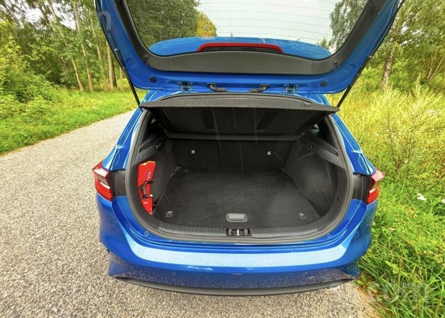Blue Kia Ceed 2019 in Riga, with an engine capacity of 1.40 L and mileage of 108 thousand km for 13000 €, photo 9 on AUTOMOTO.COM.LV