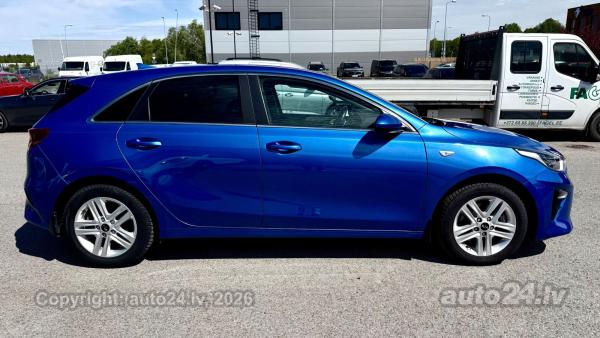 Blue Kia Ceed 2020 in Tallinn, with an engine capacity of 1.40 L and mileage of 45 thousand km for 15990 €, photo 4 on AUTOMOTO.COM.LV