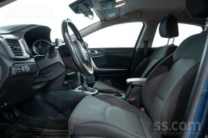 Blue Kia Ceed 2020 in Riga, with an engine capacity of 1.00 L and mileage of 132 thousand km for 10900 €, photo 8 on AUTOMOTO.COM.LV