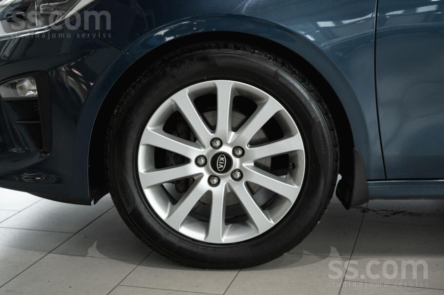 Blue Kia Ceed 2020 in Riga, with an engine capacity of 1.00 L and mileage of 132 thousand km for 10900 €, photo 13 on AUTOMOTO.COM.LV