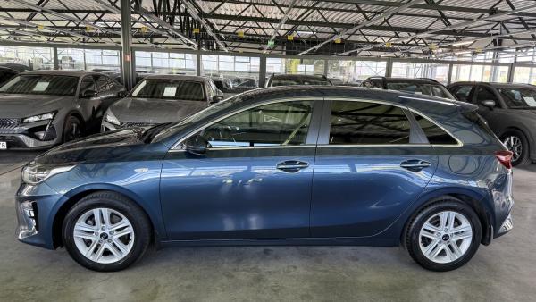 Zils Kia Ceed 2020 Rīga, ar dzinēja tilpumu 1.40 L un nobraukumu 42 tūkst. km par 14500 €, foto  vietnē AUTOMOTO.COM.LV