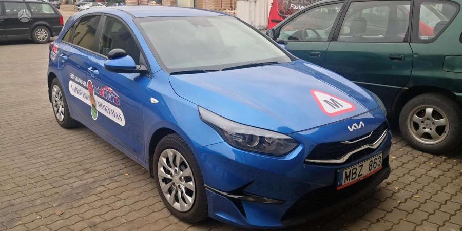 Blue Kia Ceed 2021 in Vilkaviskis, with an engine capacity of 1.00 L and mileage of 139 thousand km for 7499 €, photo 1 on AUTOMOTO.COM.LV