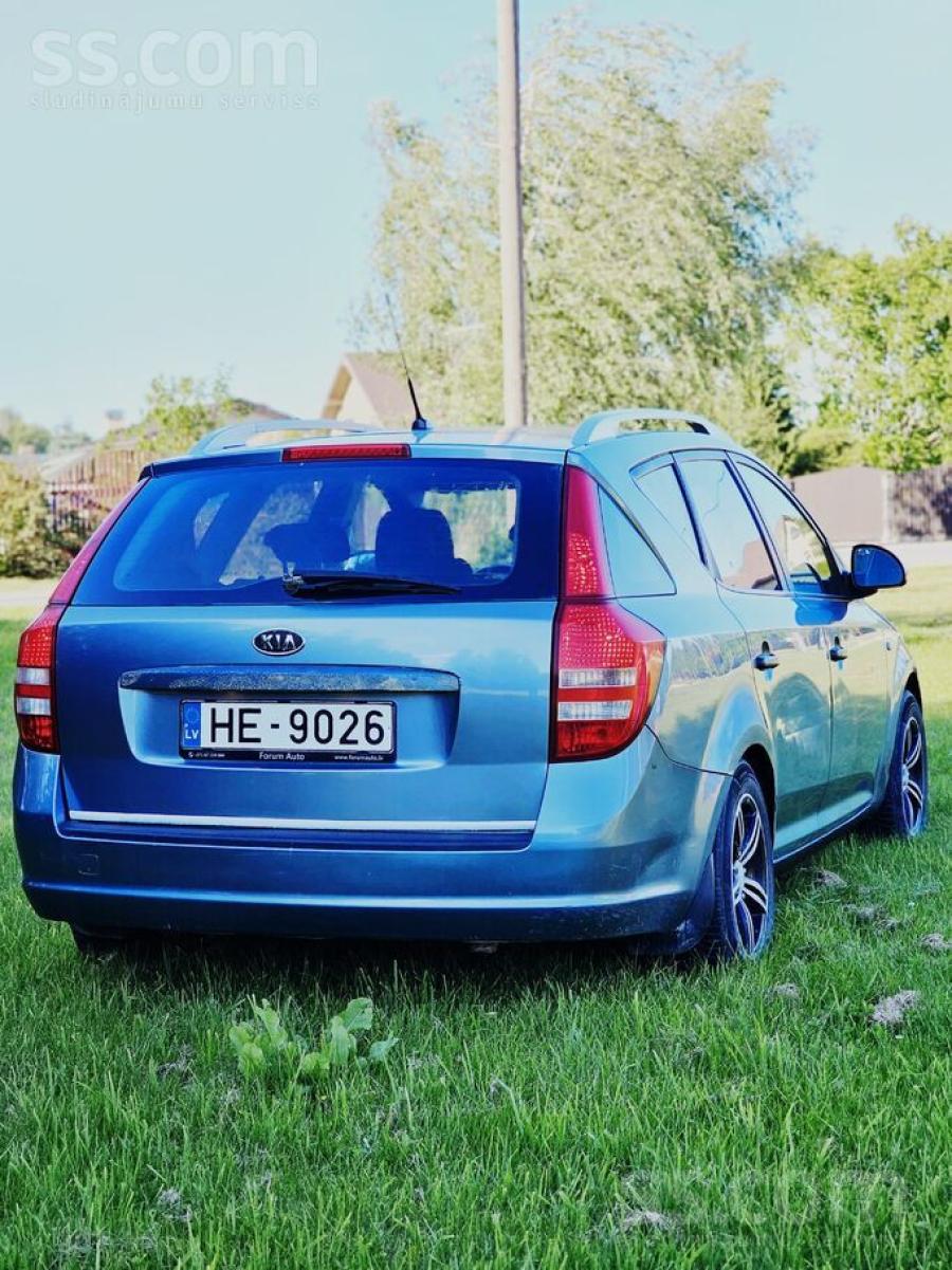 Blue Kia Ceed 2008 in Riga, with an engine capacity of 1.60 L and mileage of 400 thousand km for 1350 €, photo 1 on AUTOMOTO.COM.LV