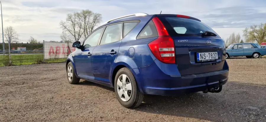 Blue Kia Ceed 2009 in Daugavpils, with an engine capacity of 1.60 L and mileage of 262 thousand km for 2750 €, photo 4 on AUTOMOTO.COM.LV