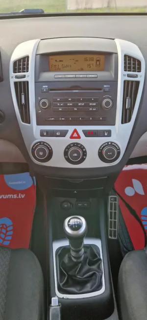 Blue Kia Ceed 2009 in Daugavpils, with an engine capacity of 1.60 L and mileage of 262 thousand km for 2750 €, photo 12 on AUTOMOTO.COM.LV