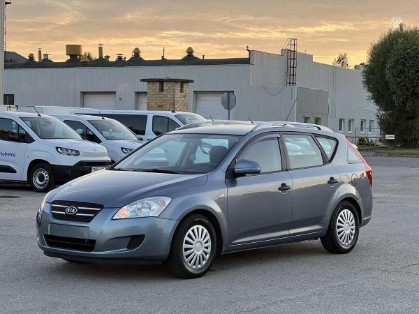 Blue Kia Ceed 2009 in Mazeikiai, with an engine capacity of 1.58 L and mileage of 243 thousand km for 2200 €, photo 2 on AUTOMOTO.COM.LV