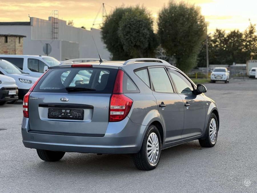 Blue Kia Ceed 2009 in Mazeikiai, with an engine capacity of 1.58 L and mileage of 243 thousand km for 2200 €, photo 7 on AUTOMOTO.COM.LV