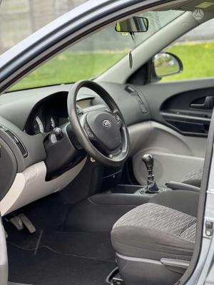 Blue Kia Ceed 2009 in Mazeikiai, with an engine capacity of 1.58 L and mileage of 243 thousand km for 2200 €, photo 9 on AUTOMOTO.COM.LV