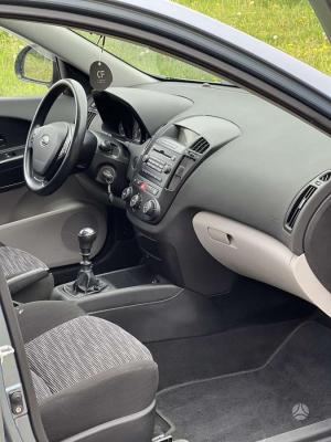 Blue Kia Ceed 2009 in Mazeikiai, with an engine capacity of 1.58 L and mileage of 243 thousand km for 2200 €, photo 10 on AUTOMOTO.COM.LV