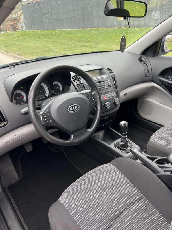 Blue Kia Ceed 2009 in Mazeikiai, with an engine capacity of 1.58 L and mileage of 243 thousand km for 2200 €, photo 10 on AUTOMOTO.COM.LV