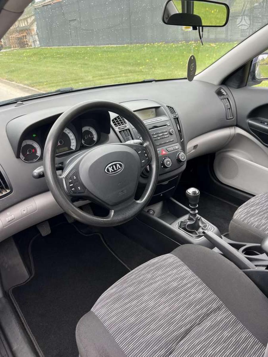 Blue Kia Ceed 2009 in Mazeikiai, with an engine capacity of 1.58 L and mileage of 243 thousand km for 2200 €, photo 11 on AUTOMOTO.COM.LV