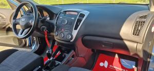 Zils Kia Ceed 2010 Daugavpils, ar dzinēja tilpumu 1.60 L un nobraukumu 291 tūkst. km par 2850 €, foto 23 vietnē AUTOMOTO.COM.LV