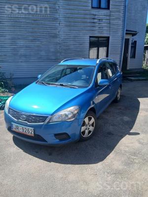 Blue Kia Ceed 2010 in Riga, with an engine capacity of 1.60 L and mileage of 442 thousand km for 1100 €, photo  on AUTOMOTO.COM.LV