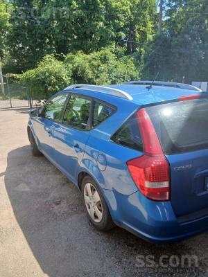 Blue Kia Ceed 2010 in Riga, with an engine capacity of 1.60 L and mileage of 442 thousand km for 1100 €, photo 5 on AUTOMOTO.COM.LV